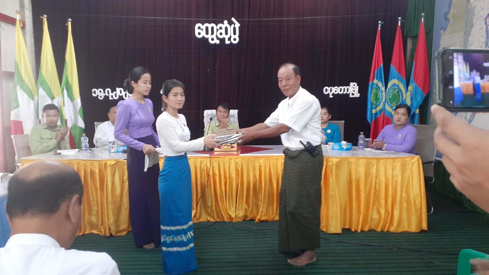 ငပုတောမြို့၌ အသက် ၈၅ နှစ်နှင့်အထက် သက်ကြီးဘိုးဘွားများအား လူမှုရေးပင